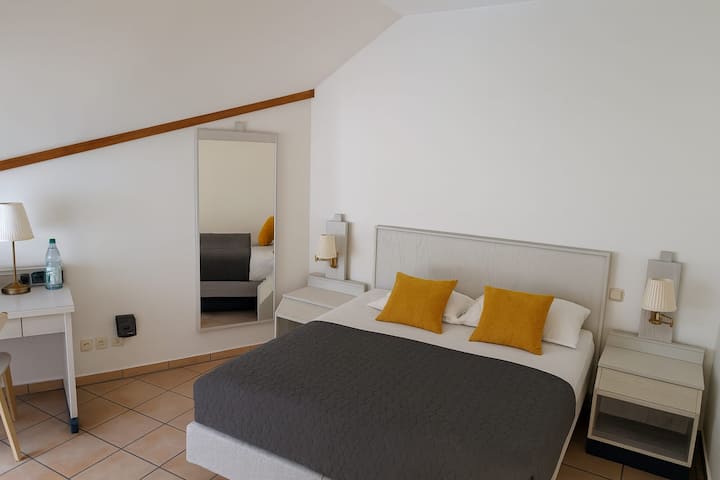 Einzelzimmer Dachfenster - Giessen