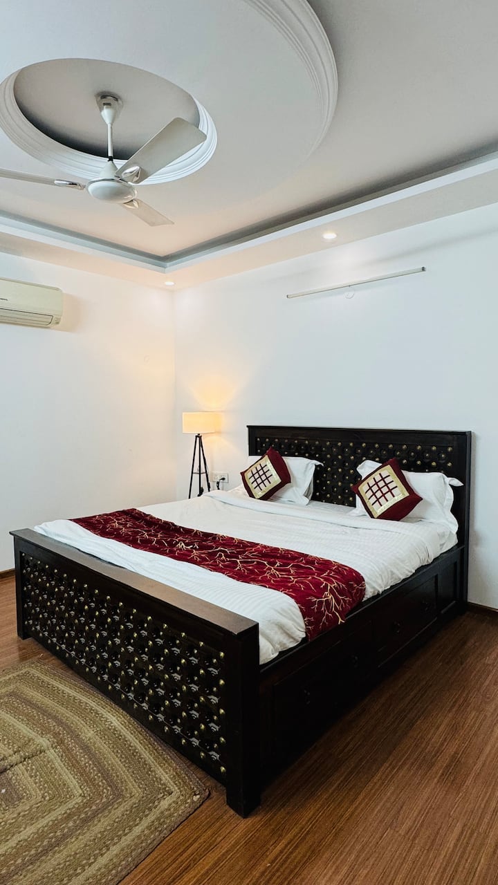 The Layover Luxe – Jacuzzi Duplex Near Igi Airport - Delhi, India