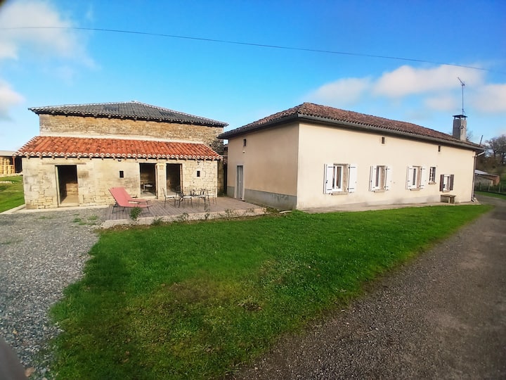 Maison De Campagne Au Cœur Notre Ferme - Confolens