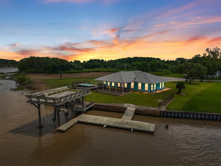 Matagorda-stunning Waterfront Views-swim Spa-pier - Matagorda, TX