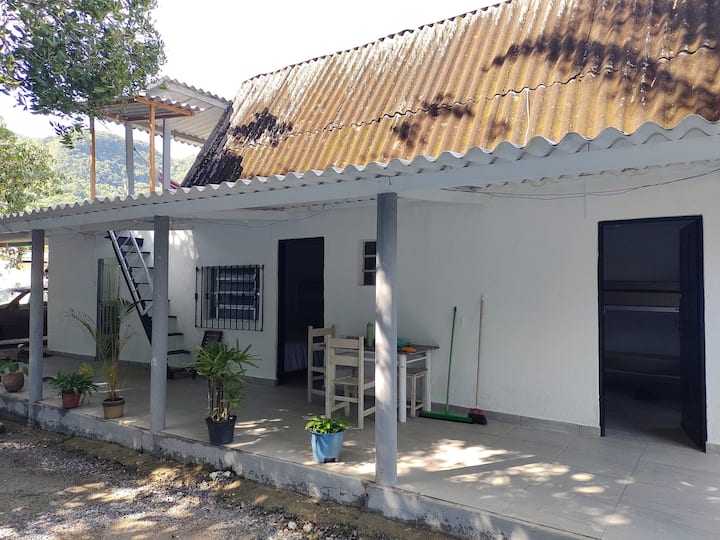 Casa Tipo Chalé Fácil Acesso A Praia E Cachoeiras - Peruíbe