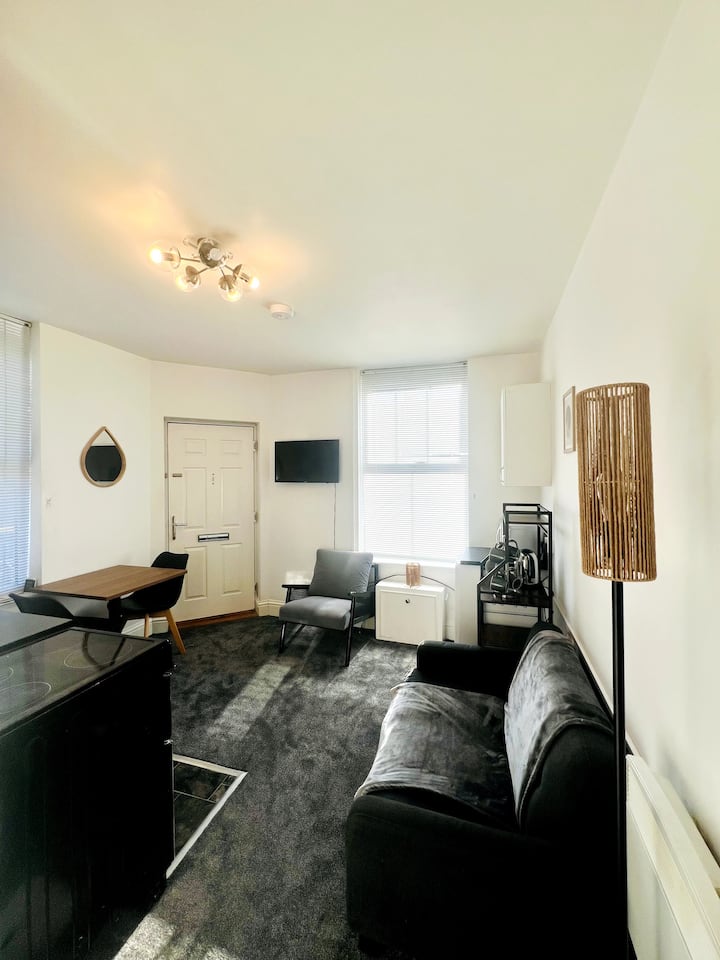 Modern Ipswich Base W/parking – Ideal For Trades - Woodbridge