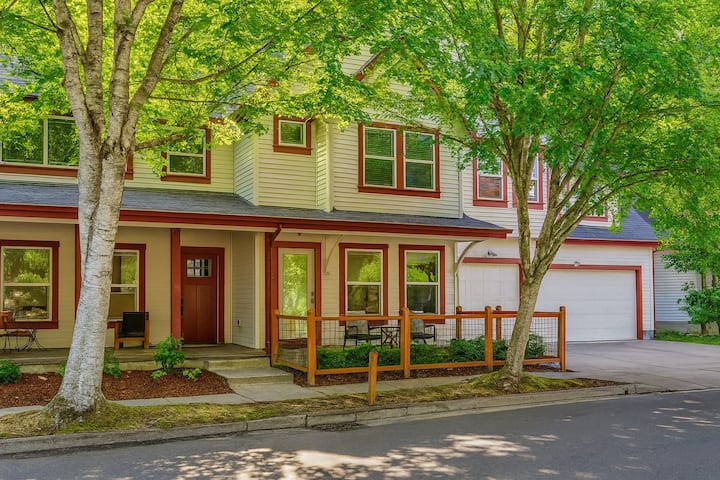 Large Group Friendly 5br Walk To Autzen + Pk Park - Springfield, OR