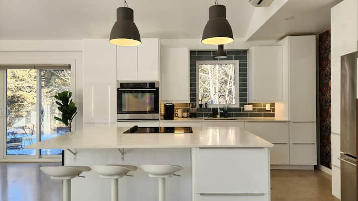 Cozy Modern Forest Home • Peaceful 2-br Retreat - Napanee