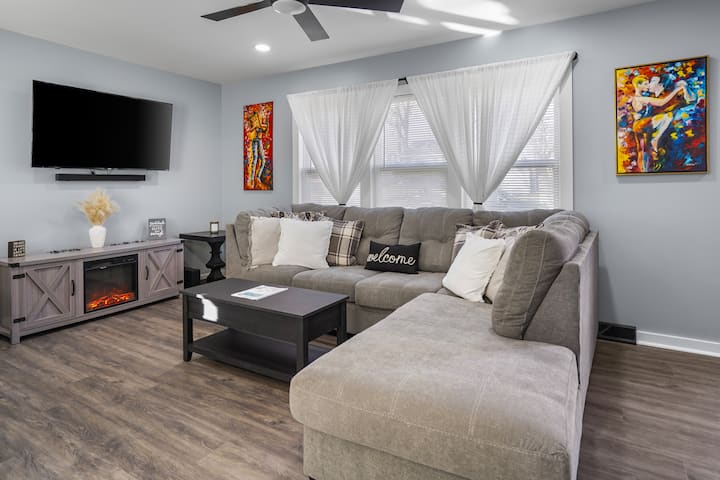 Cozy Modern 3br Home Near Oak Park Mall |Sleeps 8+ - Overland Park, KS
