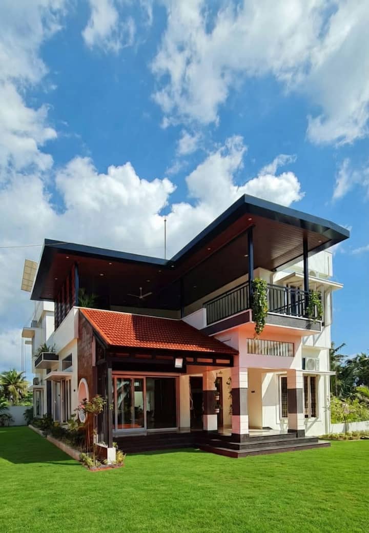 The Summit — Where The Hills Meet The Sea. - Kovalam