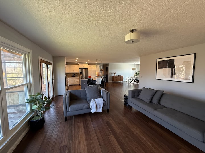 Beautiful Dublin Home On A Picturesque Lot. - Dublin, OH