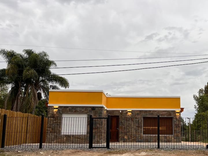 Casita Amarilla - Sauce de Portezuelo