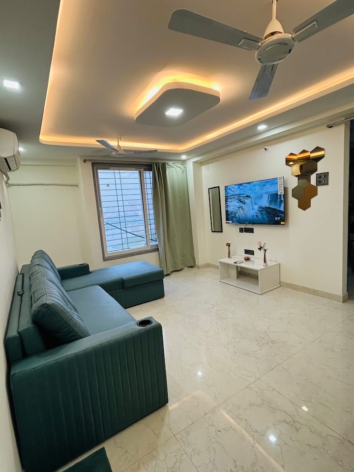 Luxury 2bhk Lake View Powai -Star Homes Powai. - Mumbai