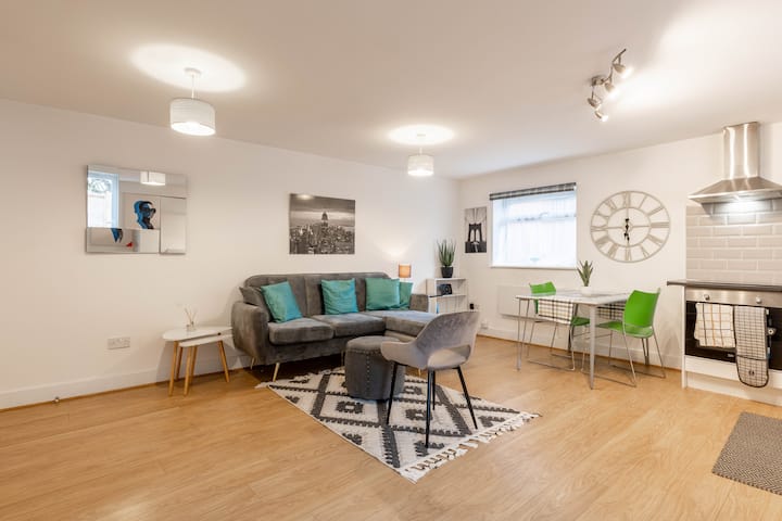 Cozy Designer Flat With Convenient City Access - Barking