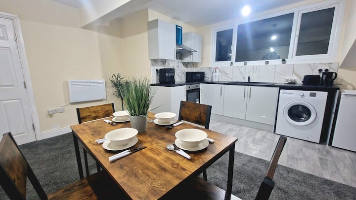 Jk Apartments, Flat 2 - Saltaire, Shipley