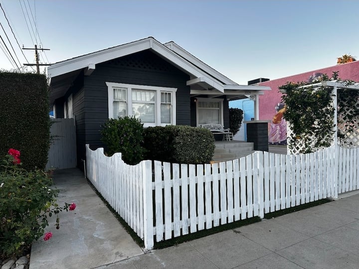 Charming Home Near The Beach With Garden & Deck - Long Beach, CA