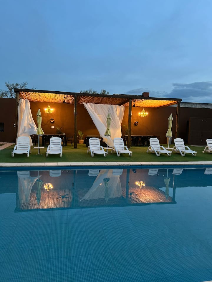 El Portal
Casas De Huespedes - Reconquista