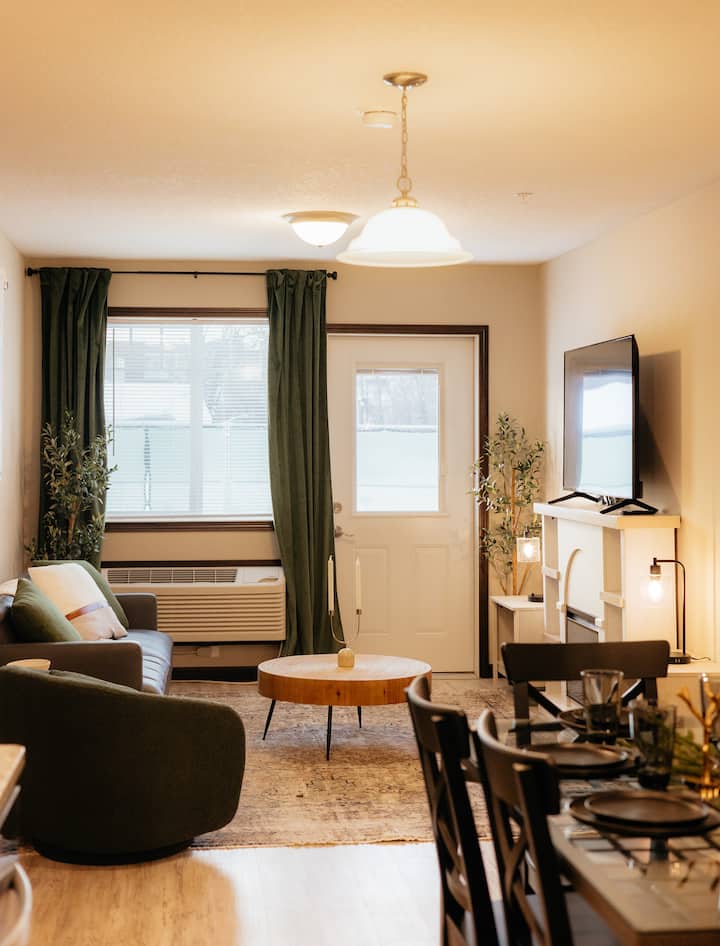 106 - New, Modern & Comfortable 2 Bedroom Apt - Farmington, MN