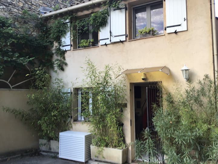 Agréable Pigeonnier - Bollène