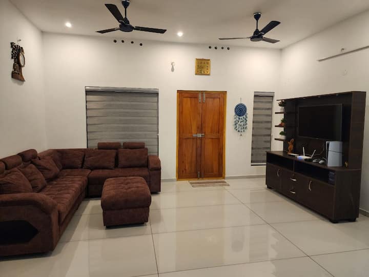 Spacious 5 Bhk Luxury Stay - Thiruvananthapuram