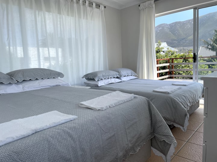 Secret Coastal Garden - 赫曼紐斯