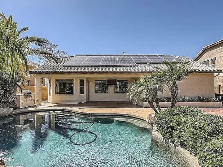 Private Poolside Paradise - 埃文代爾