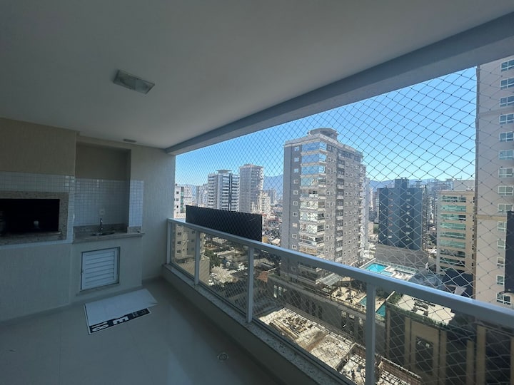 Apartamento á 400 Metros Do Mar Na Meia Praia - Itapema