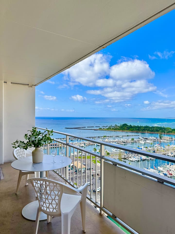 Oceanview In Waikiki: 2 Queen Beds W/ Parking - Honolulu, HI