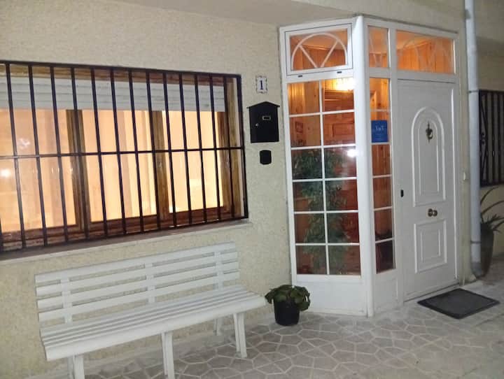 Situada En Centro Urbano, Zona Tranquila, Pazzz - Cebreros