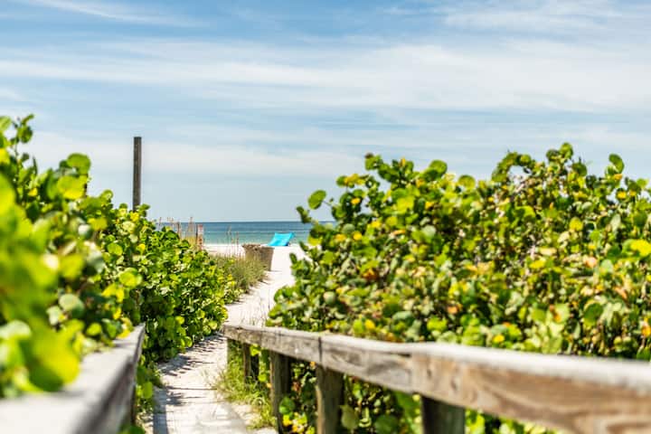 Sunset And Sunrise - With Pool Next To Beach! - St. Pete Beach, FL