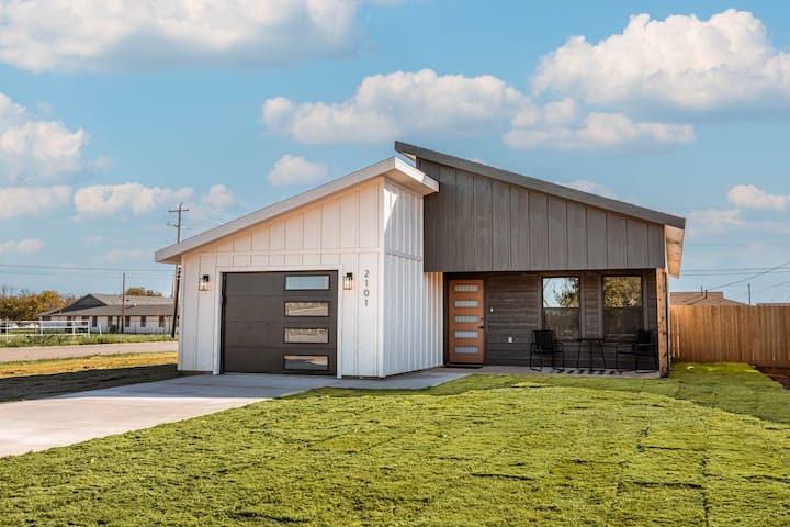 Stargate Sunrise (3 Bedrooms + 2 Baths) - Abilene, TX