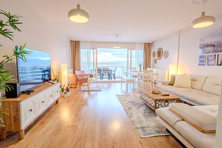 Deniz Manzaralı Yalı Dairesi - Buca