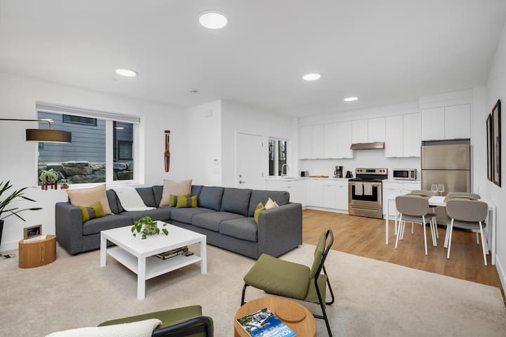 Modern Mountain Suite-steps To World-class Trails - Squamish