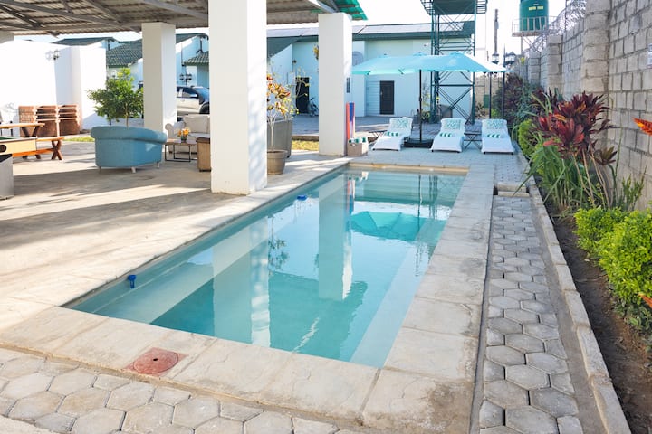 F1 - Power Backup, Great Wi-fi, Heated Pool, Gym! - Zambia