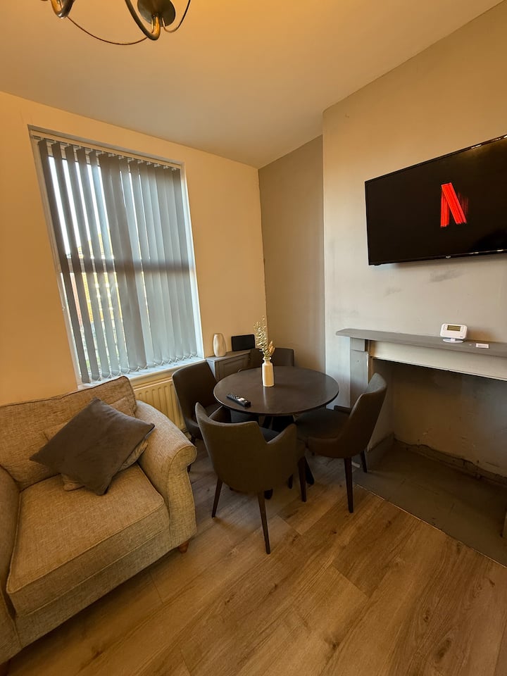 Modern 3 Bedroom Home | Parking | 10 Mins To City - Nottingham