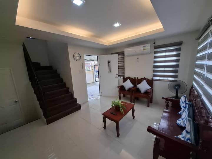 Cozy, Transient House In Santo Tomas Batangas - Santo Tomas