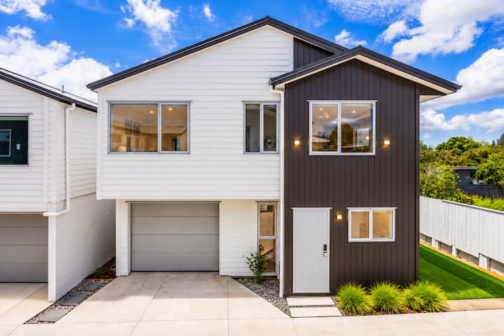 Brand New & Central - 3.5 Bathroom/ Private Deck - Auckland