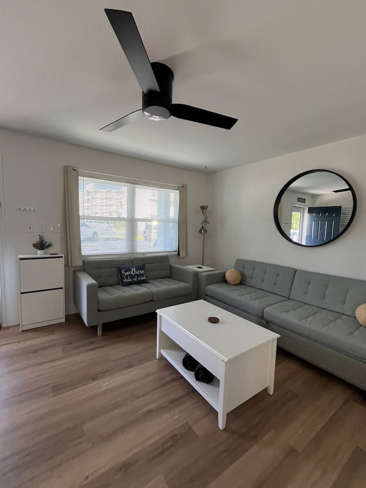 Treasure Island Beach Condo - Treasure Island, FL