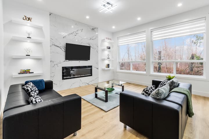 Modern & Stylish 4 Bed Full Home With Steam Shower - ラングリー