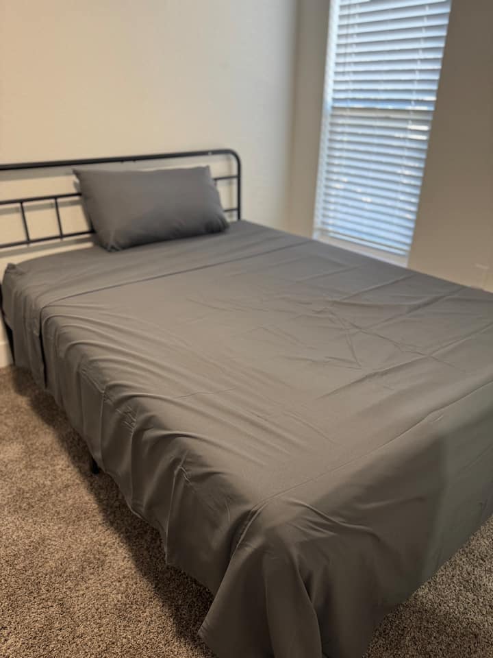 3 Bed 1.5 Bath Modern Farmhouse Near Downtown - Fort Morgan, CO