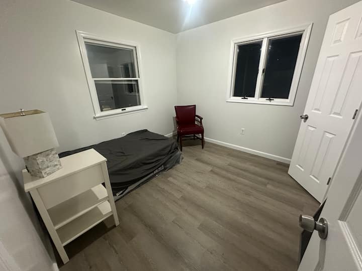 Private Bedroom With A Full Bath Across Hallway - Woodbridge, VA