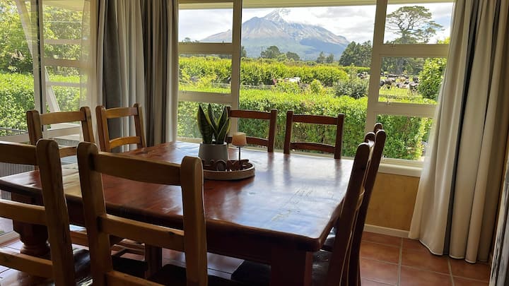 Mount Taranaki Basecamp 4br Farmhouse + Games Room - Eltham