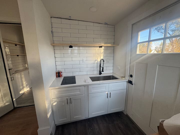 1 Bed 1 Bath Unit Private Entrance W/ Kitchenette - Fort Morgan, CO