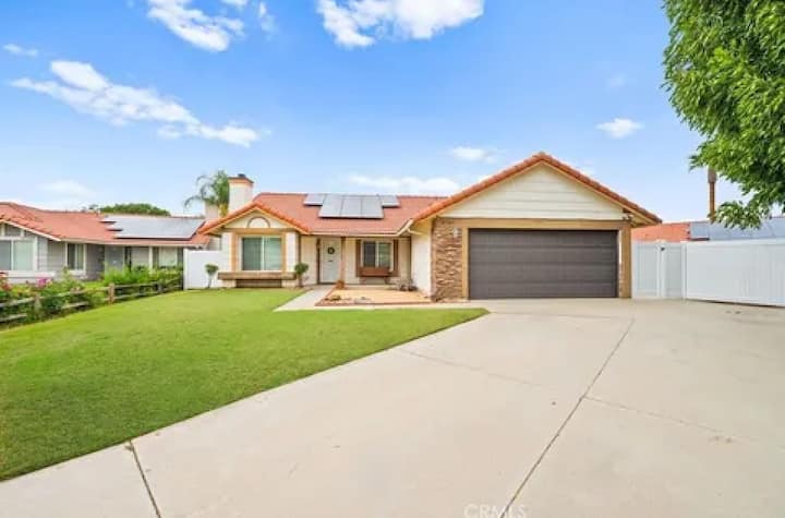 4 Bed, 2 Bath Single Family Home For Rent - Menifee, CA