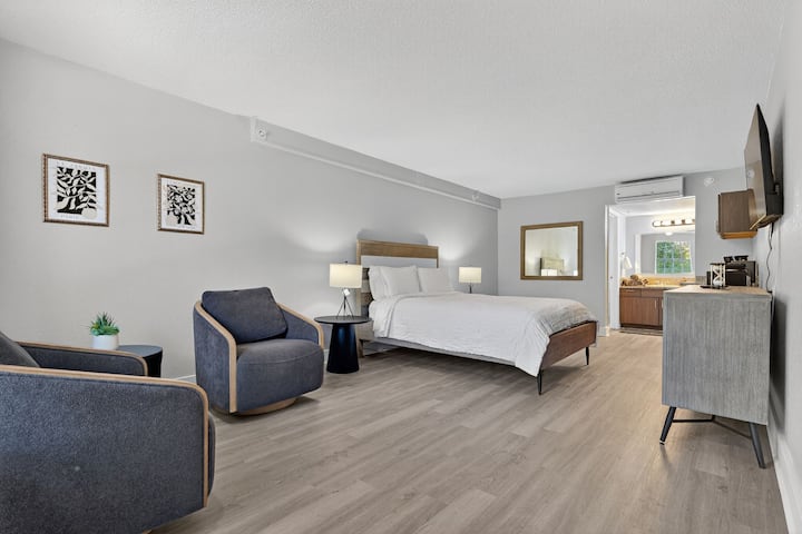 Lux Home Mins To *Atrium Health Mercy* & Park Expo - Charlotte