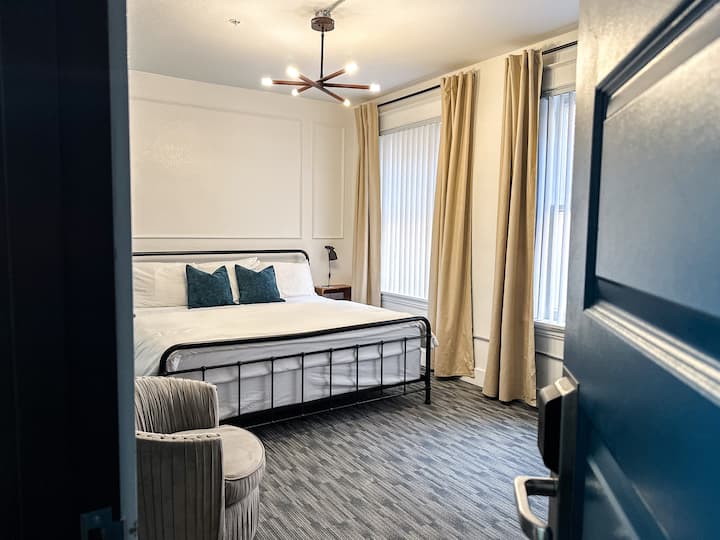 Private Ensuite In A Historic Hostel In Denver - Denver