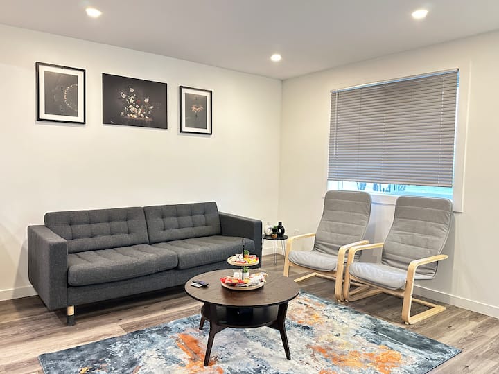 Pandora Place | Cozy Family Home W/ Garage - Winnipeg Folk Festival