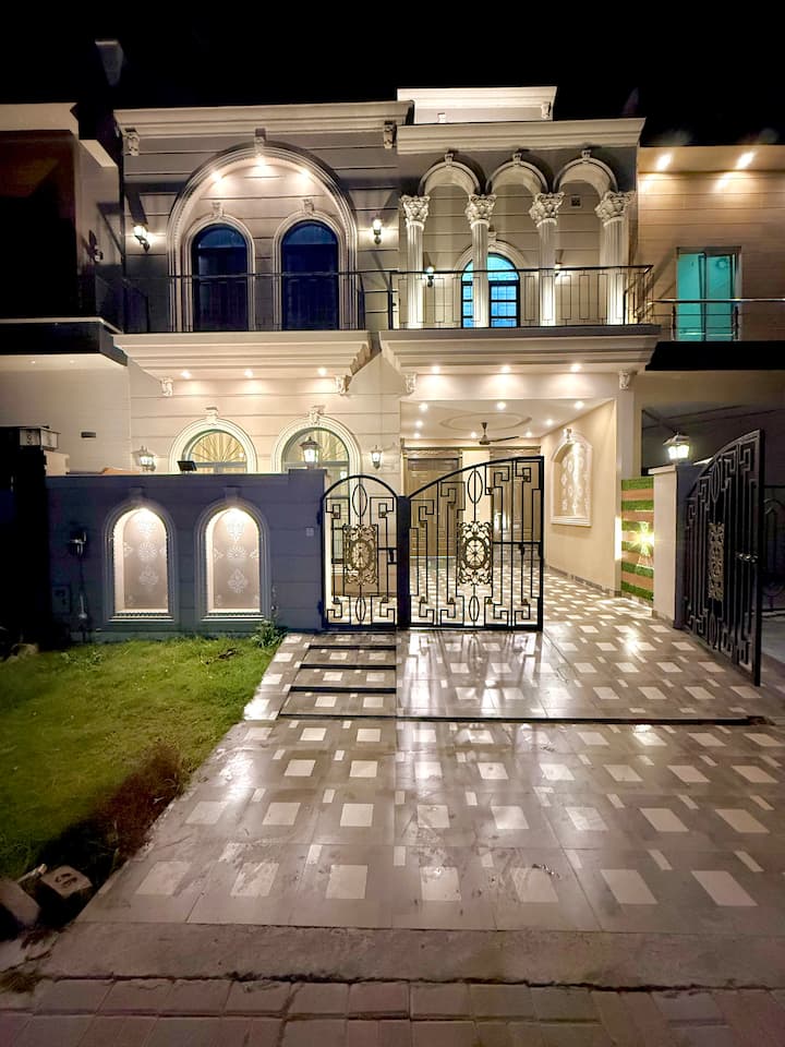 Dreamy Gateway - Lahore