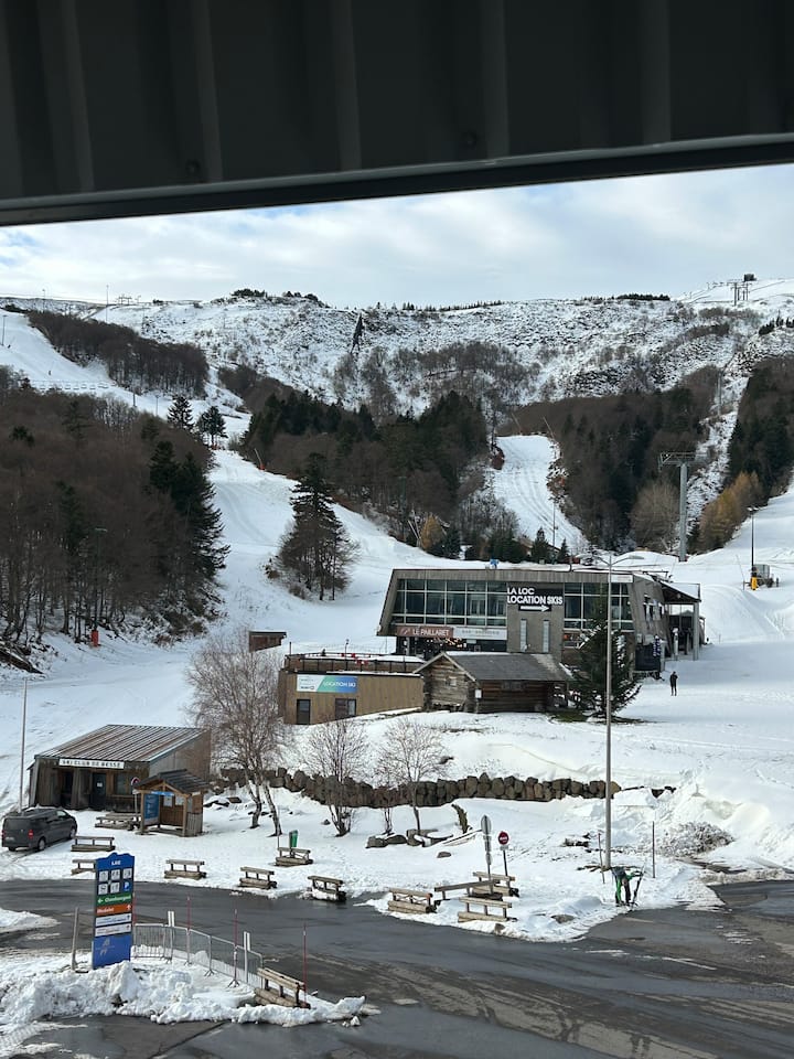 Skis Aux Pieds Cœur De La Station - Lac Pavin