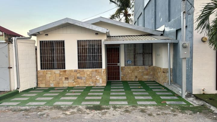 Casa De Playa El Cocal De Puntarenas - Puntarenas