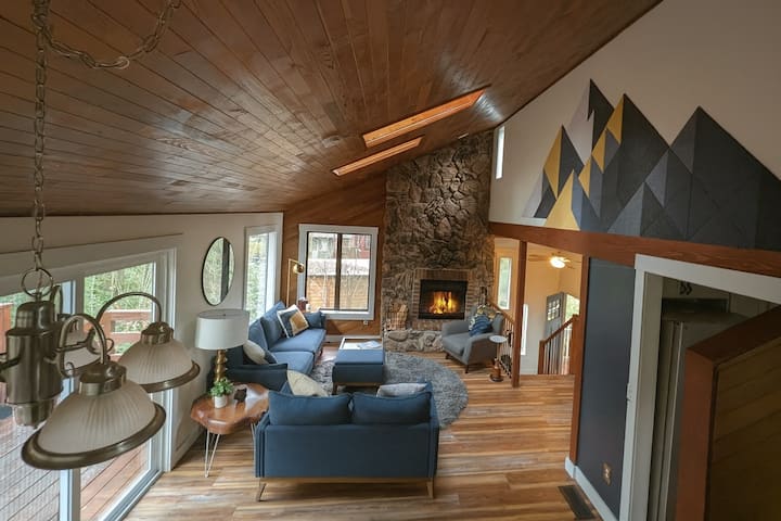 Wy’east Waters · Hot Tub · Near Mt. Hood · Dogs Ok - Oregon