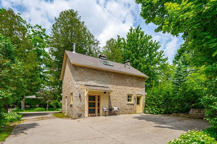 The Elora Carriage House - Fergus
