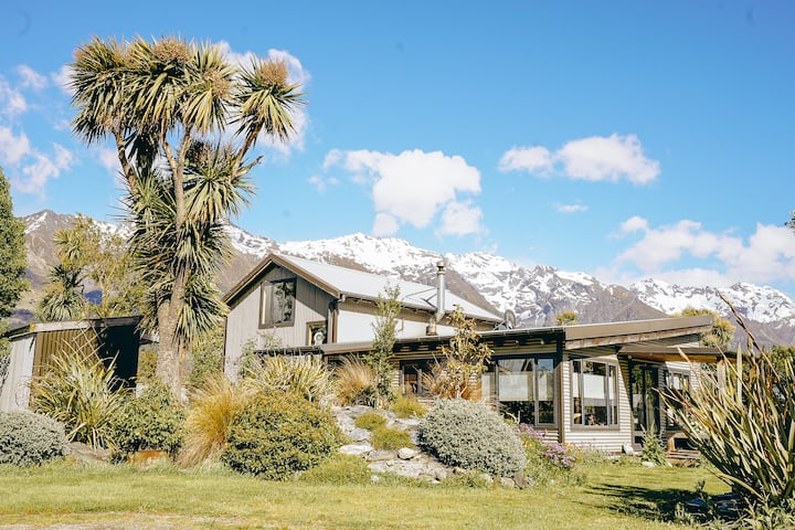 Bee Wild Garden Sanctuary • Private Oasis - Glenorchy