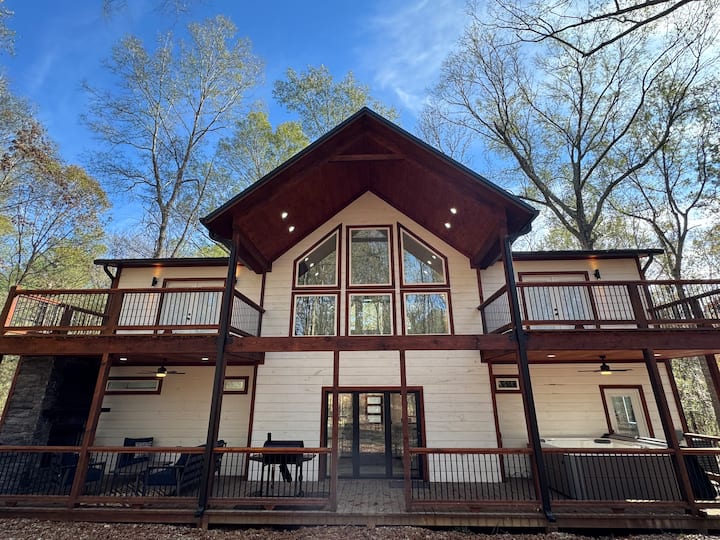 The Gorgeous New Skyfall Cabin Sleeps 10 In Style! - Broken Bow, OK